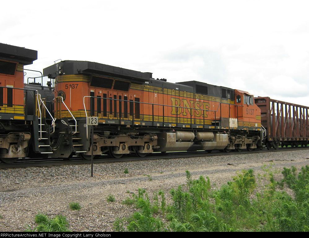 BNSF 5137